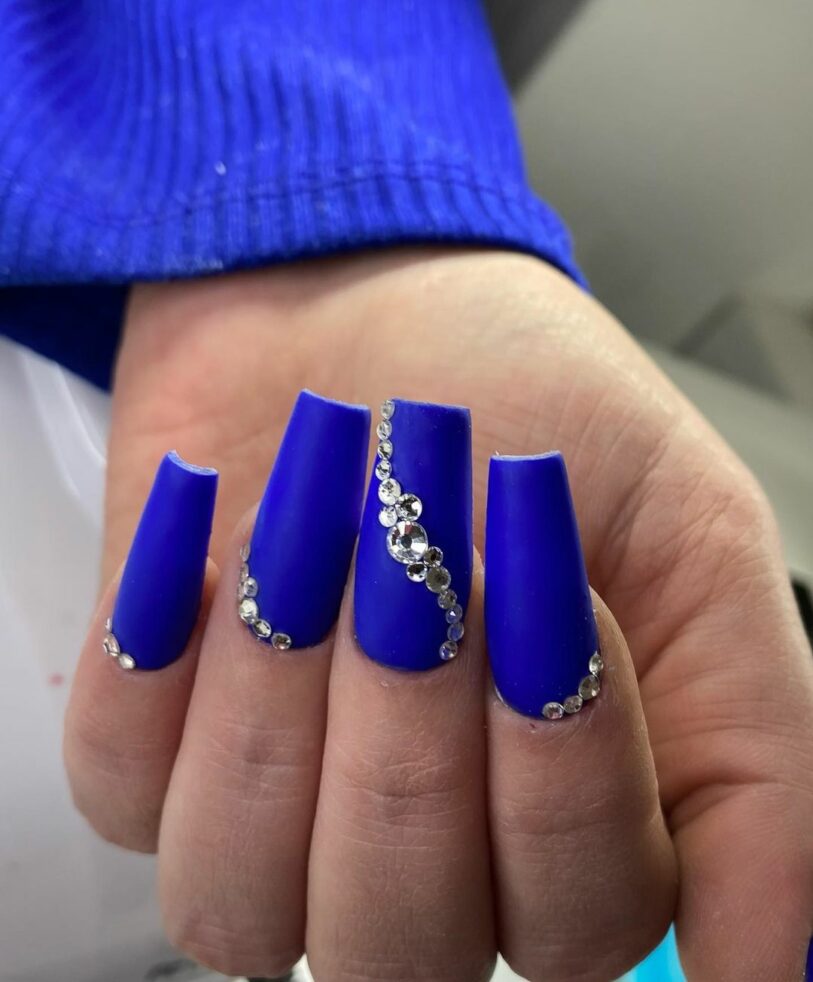 Unhas azuis: 25 ideias incríveis e dicas úteis para arrasar no visual