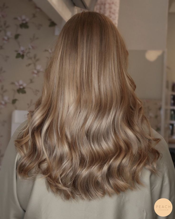 Cabelo loiro bege: dicas + 30 inspirações para adotar a cor da moda