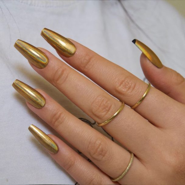 Unhas Cromadas: Como Conseguir o Efeito Espelhado Perfeito