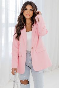 Looks com Rosa Bebê: Guia de Estilo e Tendências para 2025